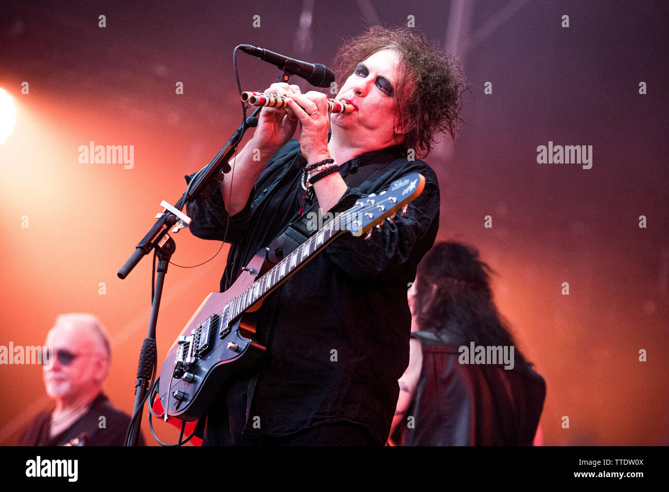 Cure robert smith hi-res stock photography and images - Alamy
