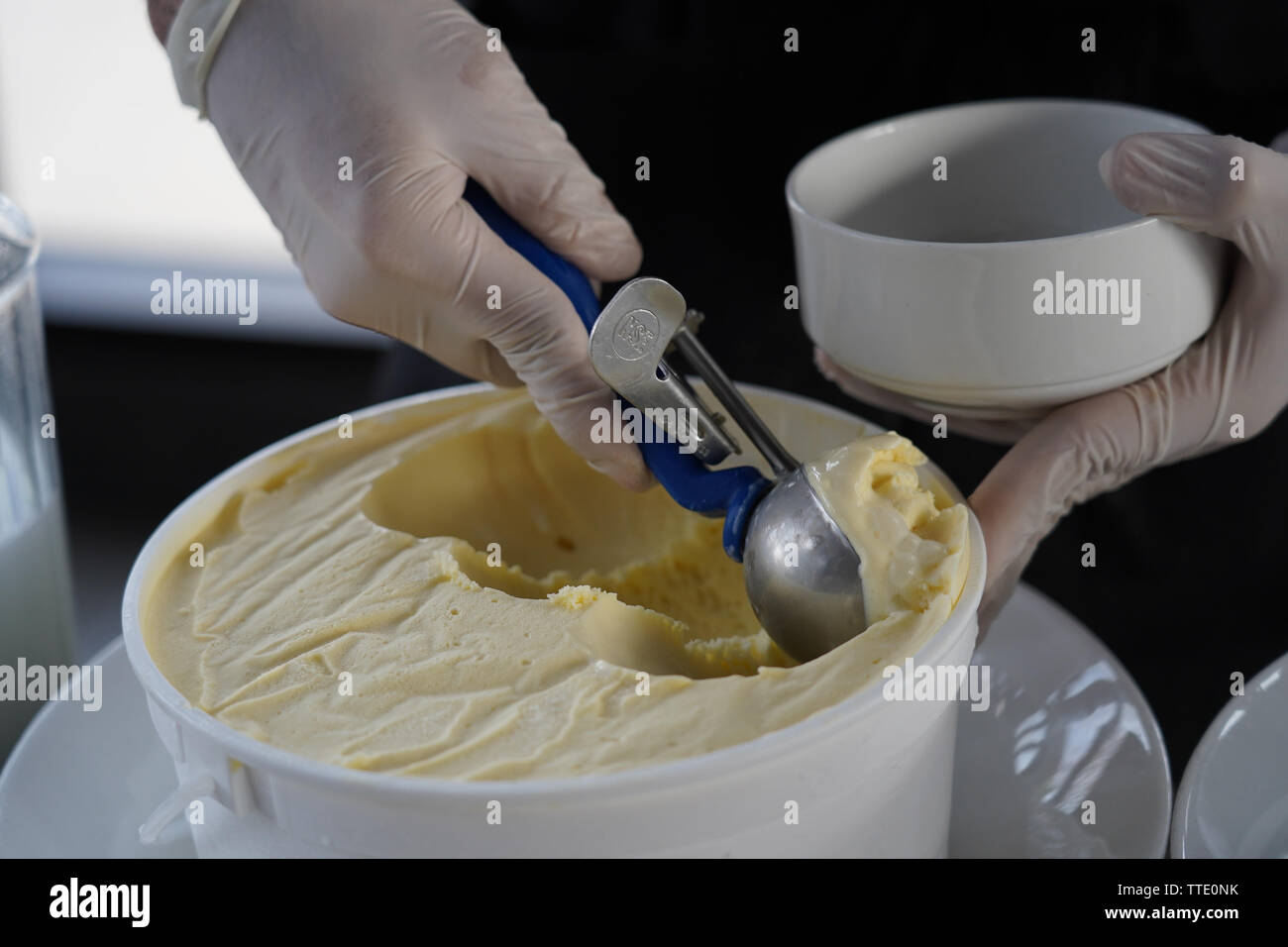 Scoop scooping hi-res stock photography and images - Alamy