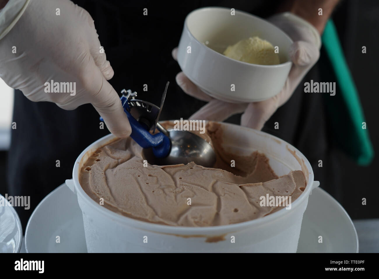 Scooping icecream hi-res stock photography and images - Alamy