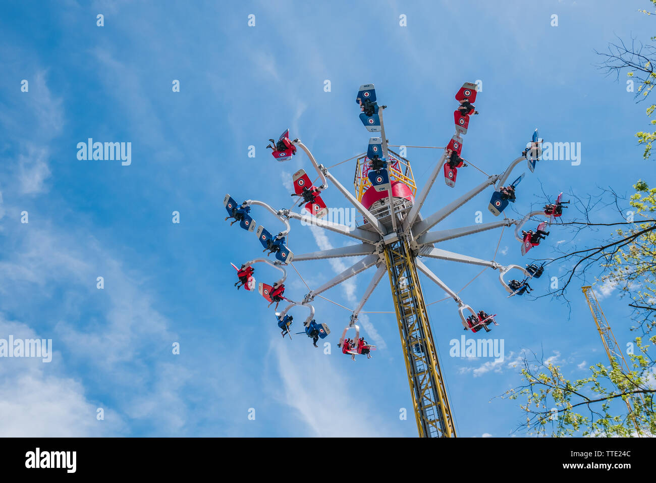 skyhawk ride is an interactive amusement park ride in canada's ...