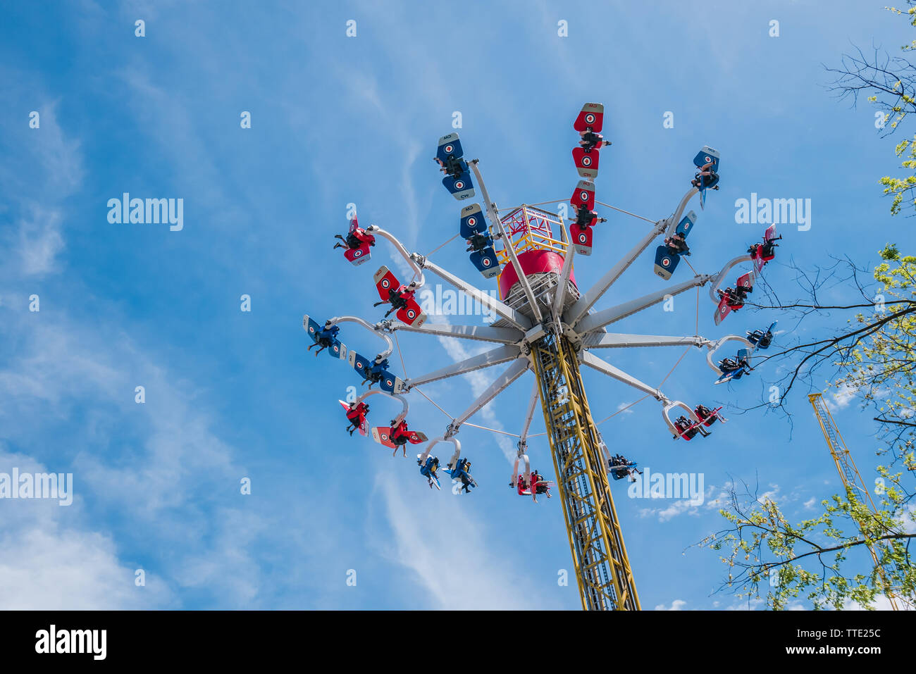 skyhawk ride is an interactive amusement park ride in canada's ...