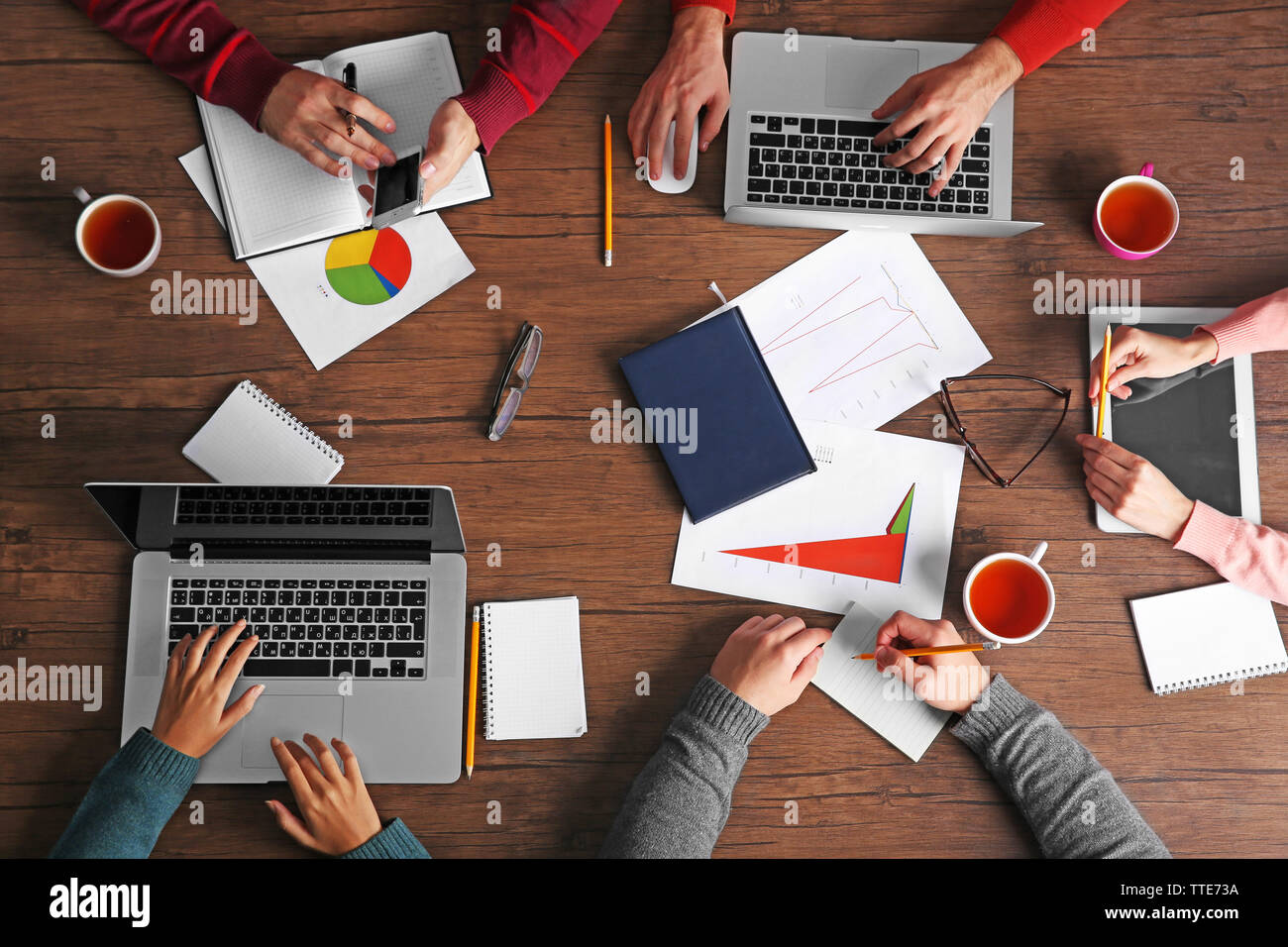 Business meeting table top view hi-res stock photography and images - Alamy