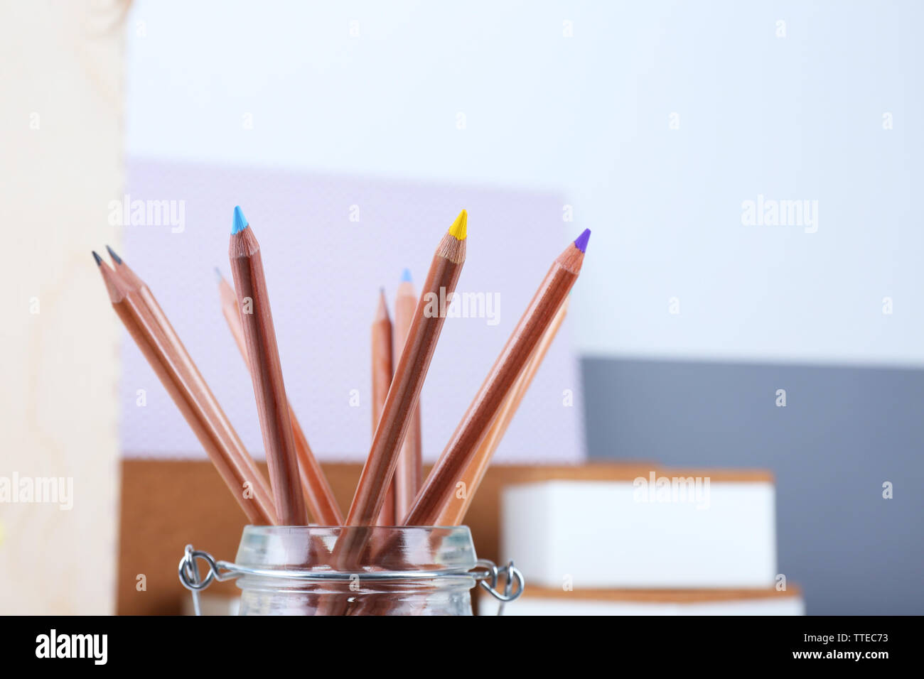 Colour pencils in pot hi-res stock photography and images - Alamy