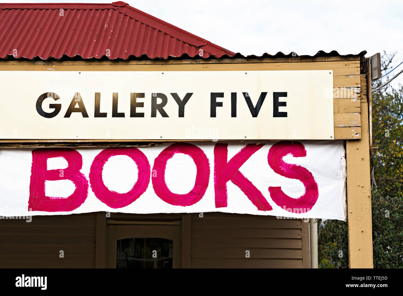 Clunes Booktown festival in the 1850`s gold mining town of Clunes in ...