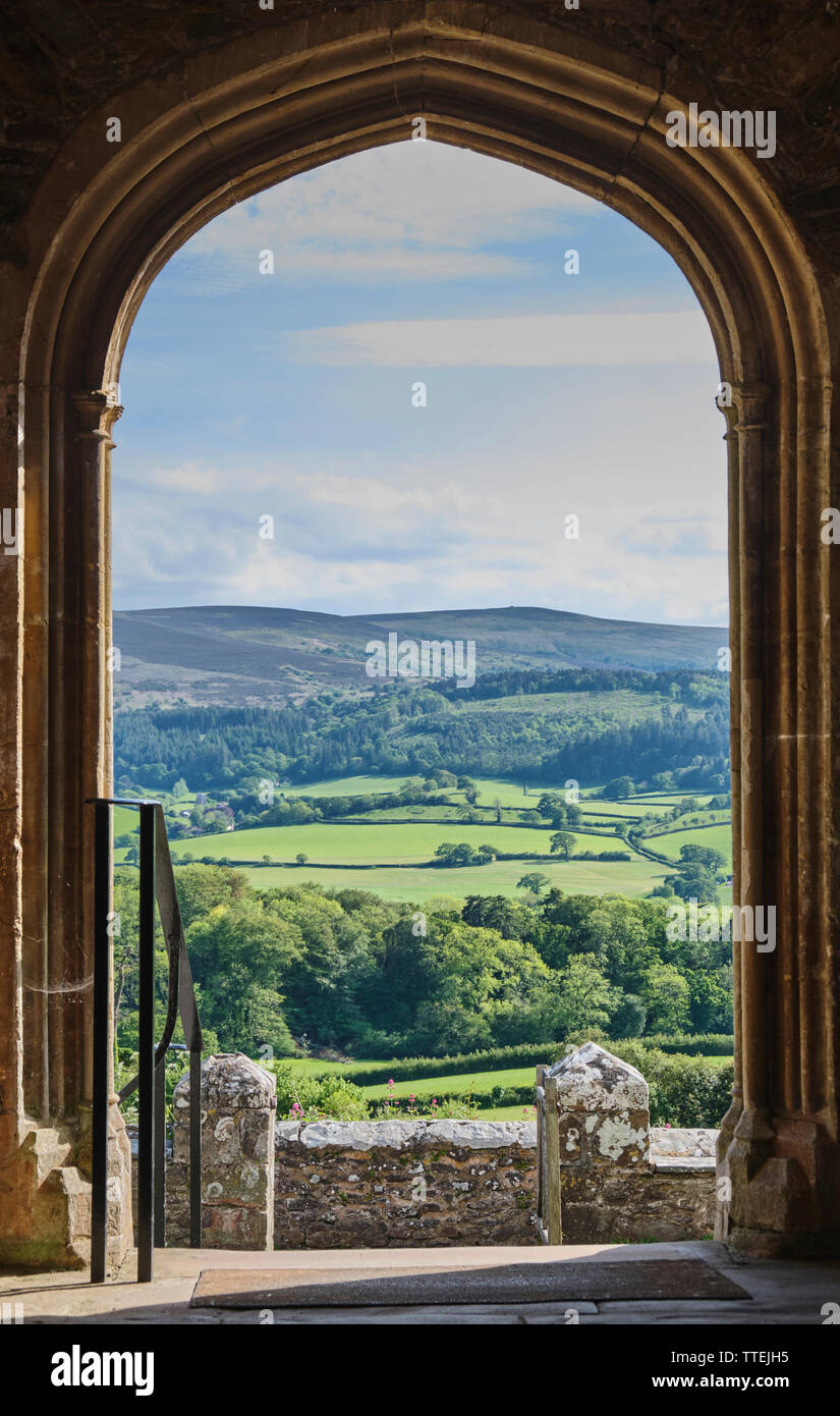 Looking through doorway gate hi-res stock photography and images - Alamy