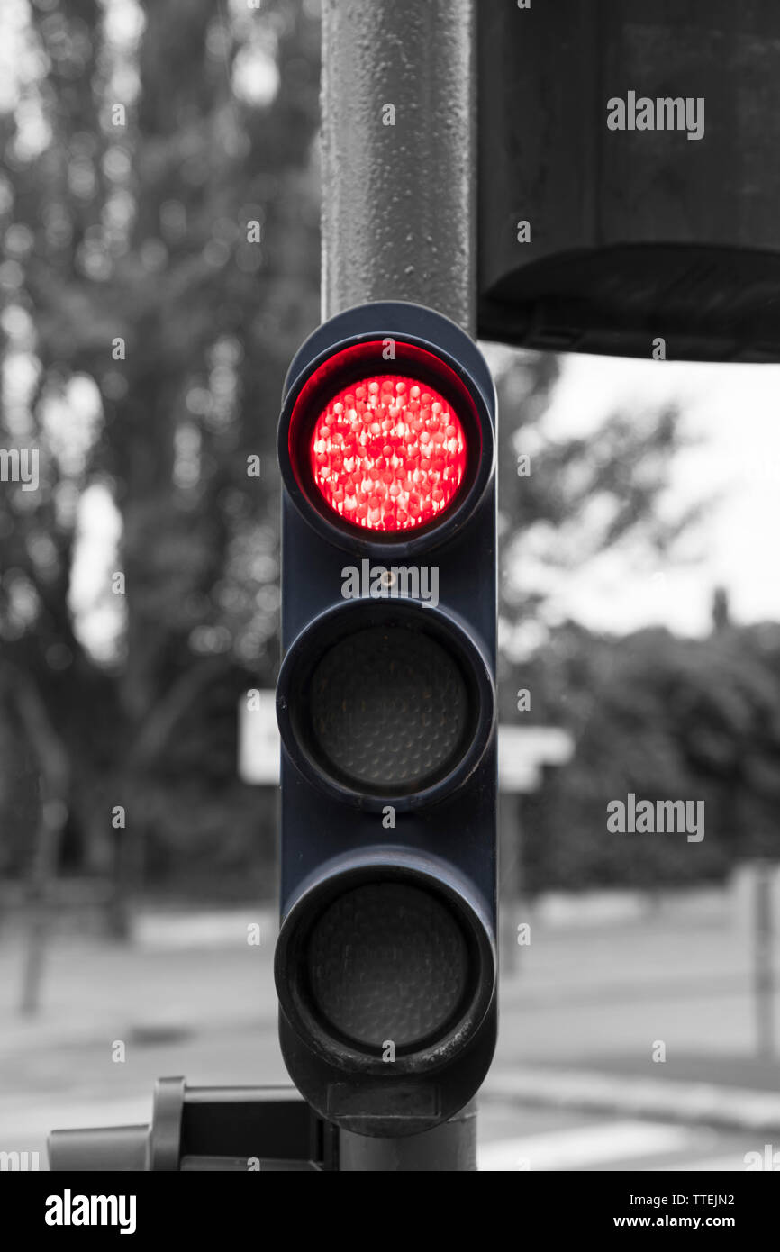 close-up of a red traffic light Stock Photo - Alamy