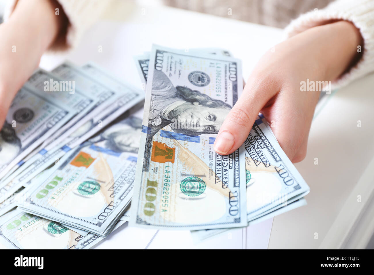 Hands counting money, close up Stock Photo - Alamy