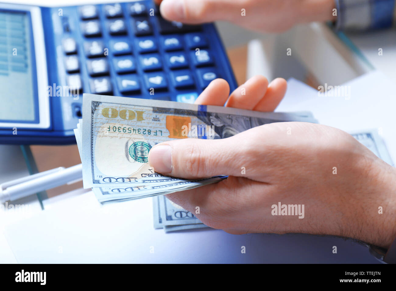 Hands counting money, close up Stock Photo - Alamy