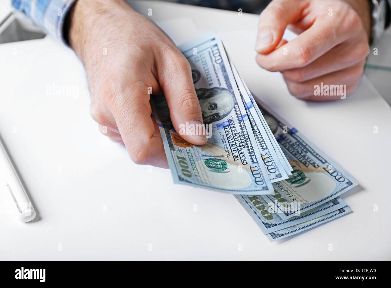 Hands counting money, close up Stock Photo - Alamy