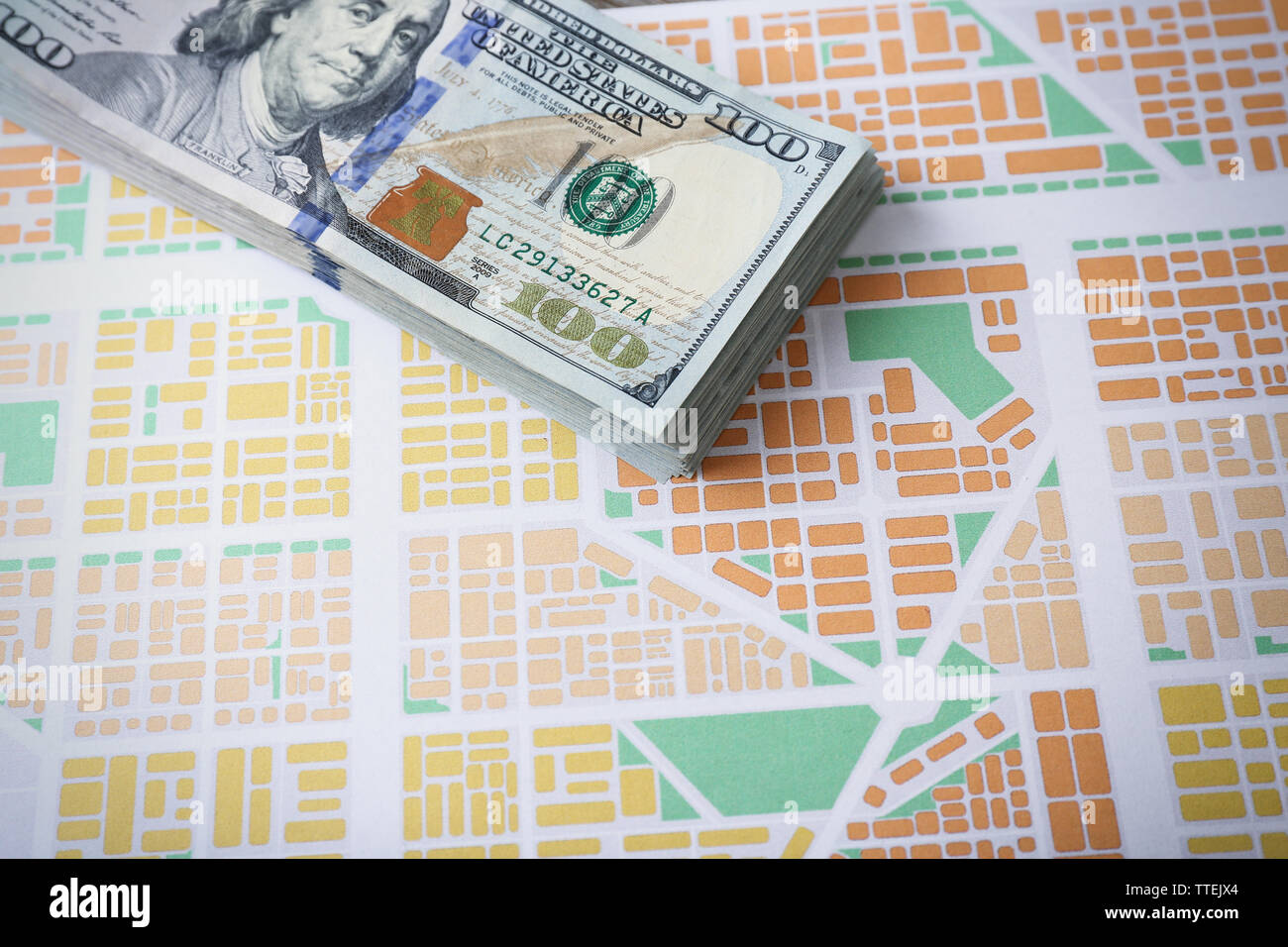 Cash on the city map background, close up Stock Photo - Alamy