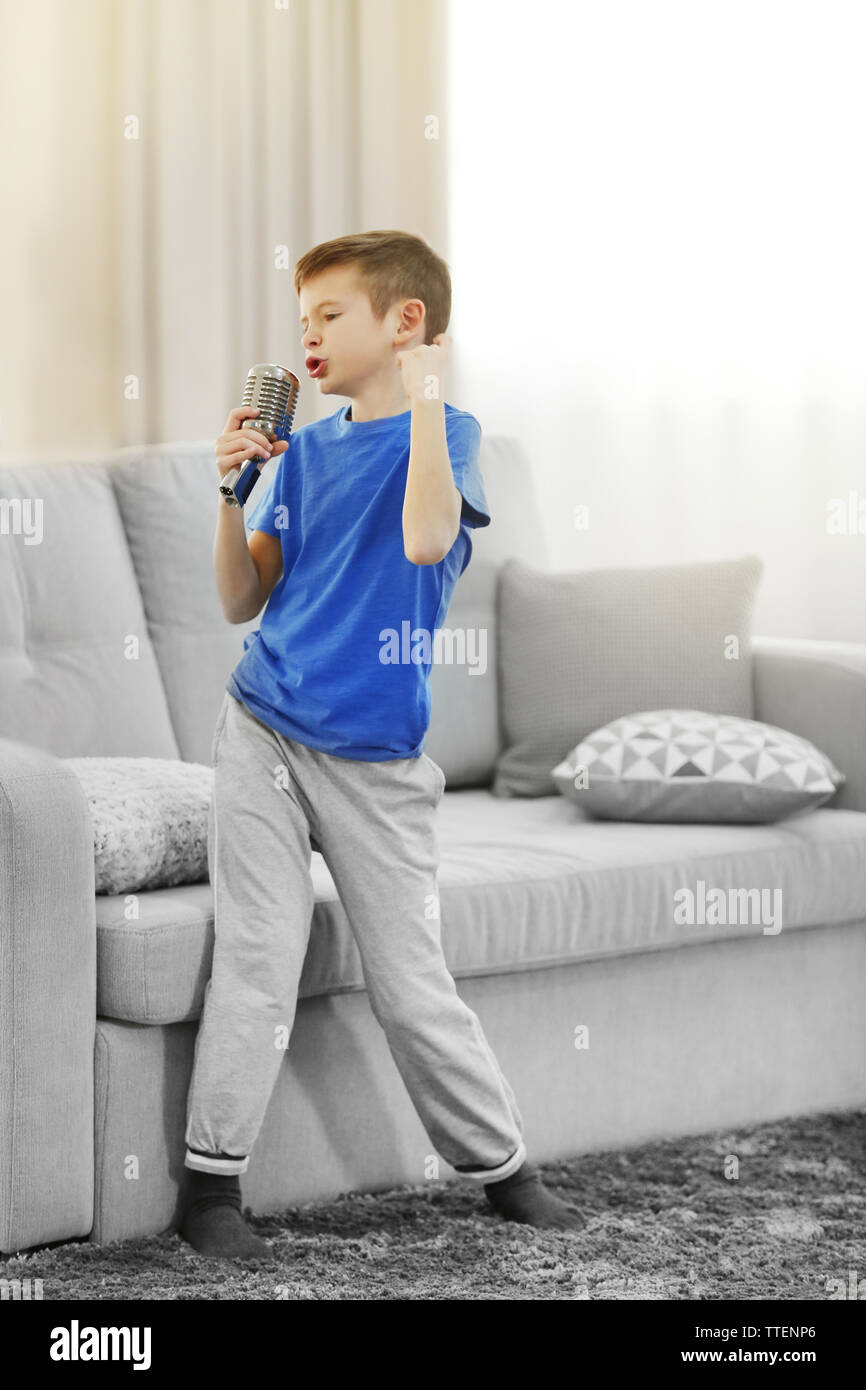 Little boy singing with microphone at home Stock Photo - Alamy