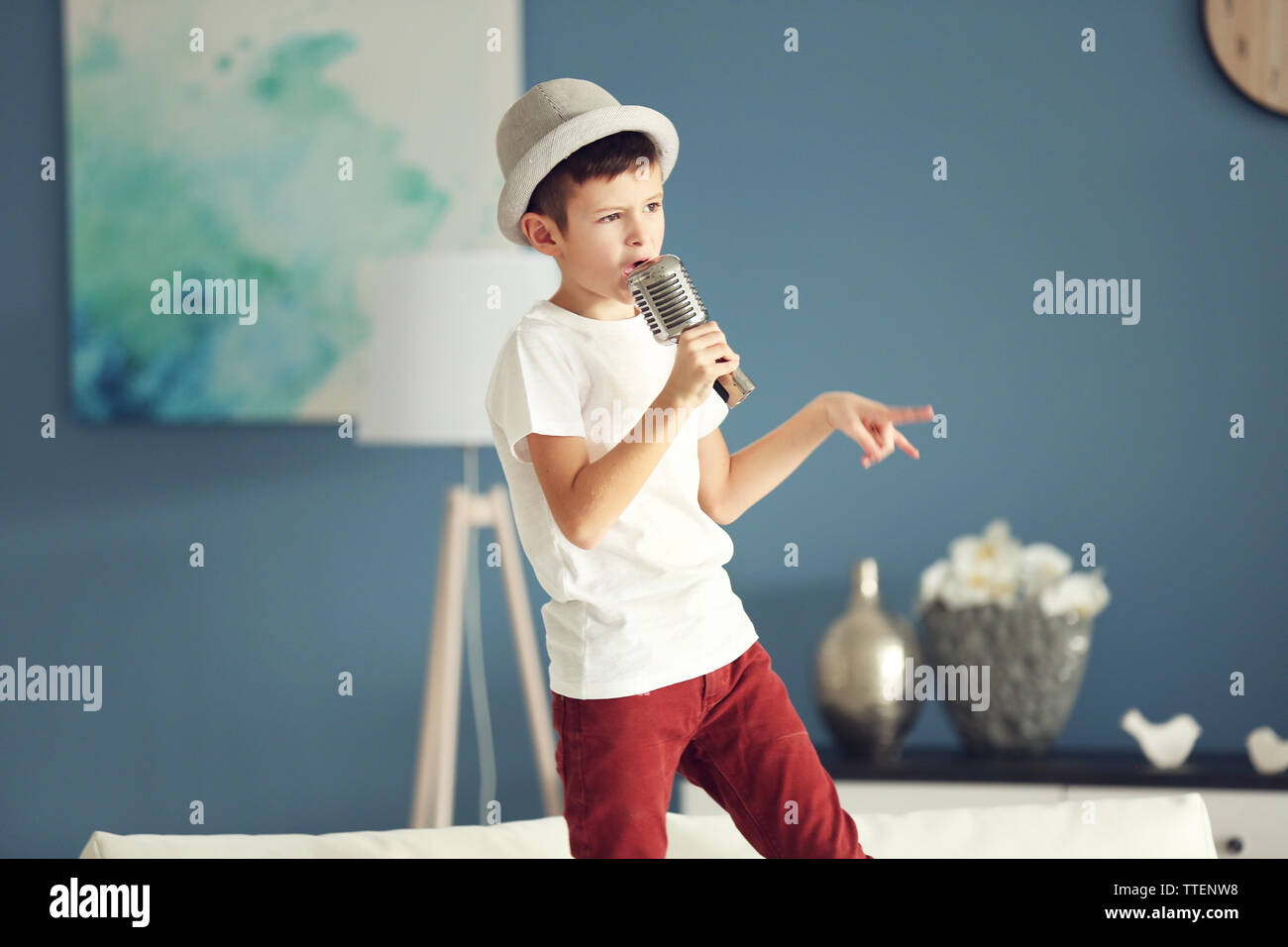 Little boy singing with microphone at home Stock Photo - Alamy