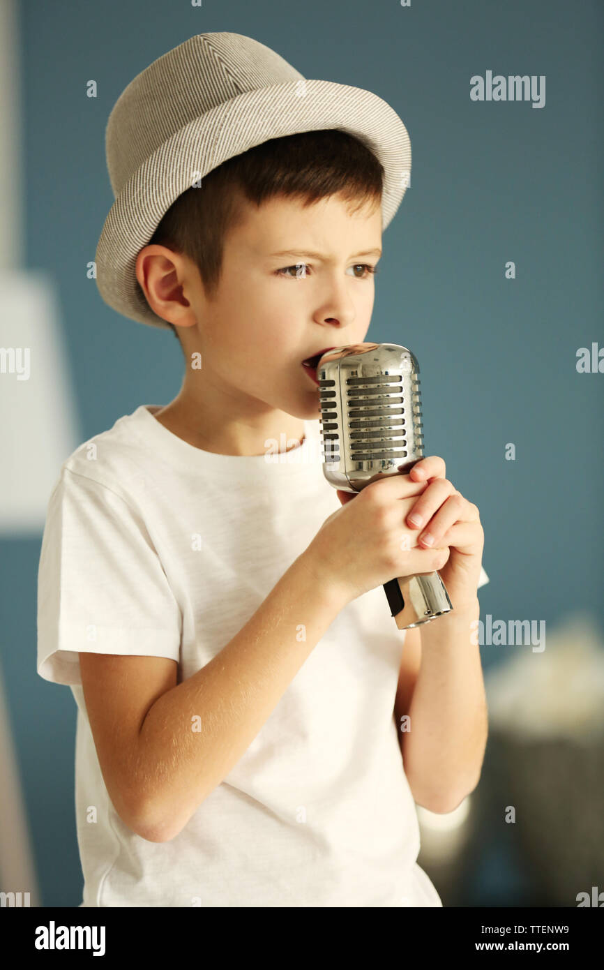 Little boy singing with microphone at home Stock Photo - Alamy