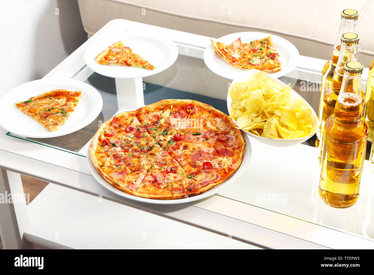 Table at home with pizza and drinks for friends Stock Photo - Alamy