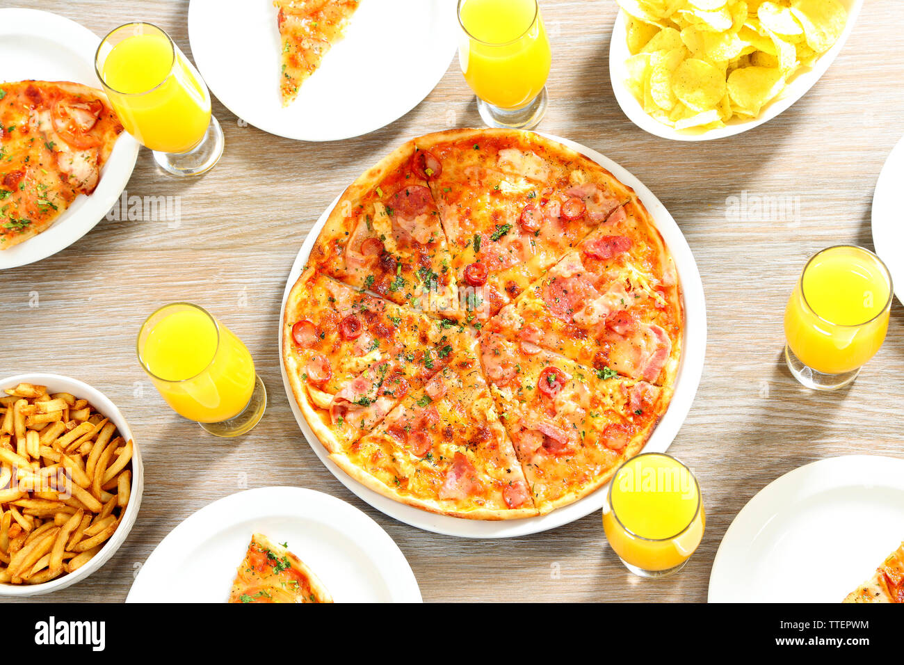Table at home with pizza and drinks for friends Stock Photo - Alamy