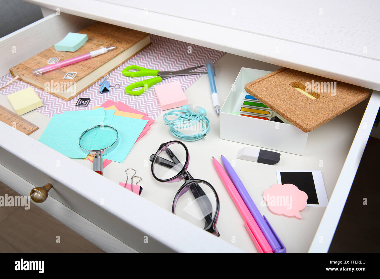Open desk drawer hi-res stock photography and images - Alamy