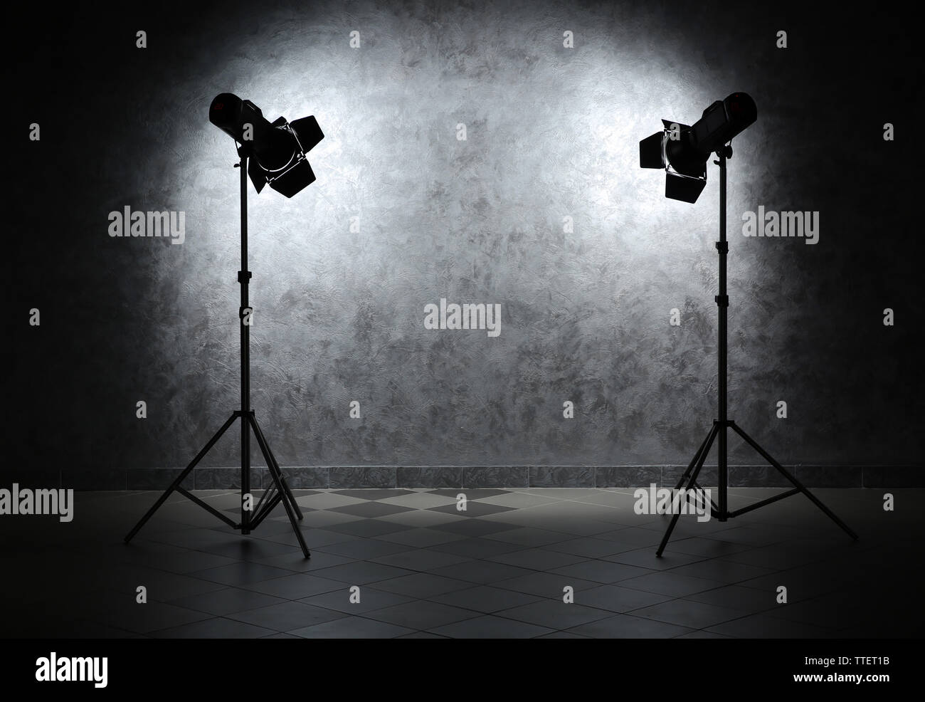 Lighting equipment on grey wall Stock Photo - Alamy