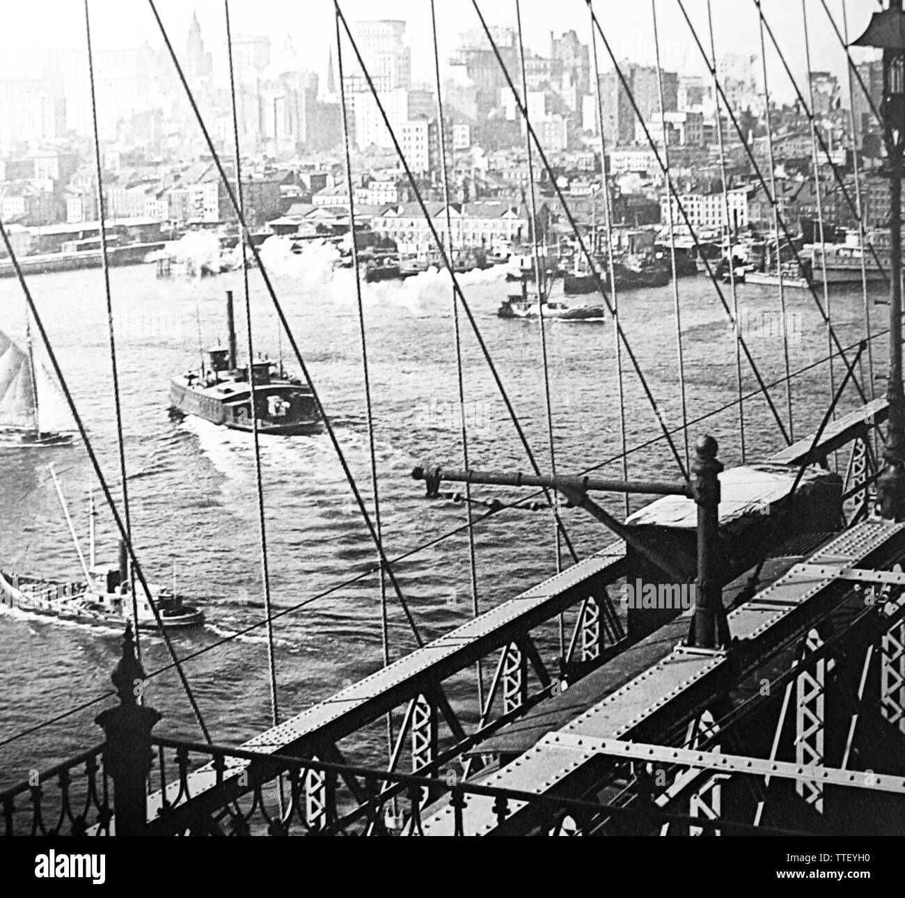 New york from brooklyn bridge Black and White Stock Photos & Images - Alamy