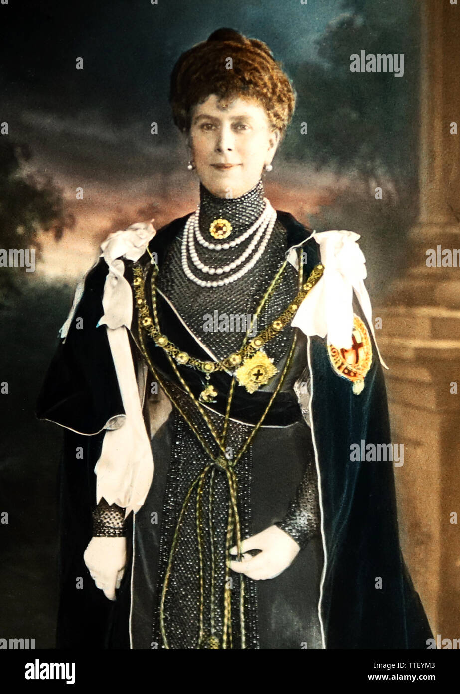 Order of the garter queen hi-res stock photography and images - Alamy