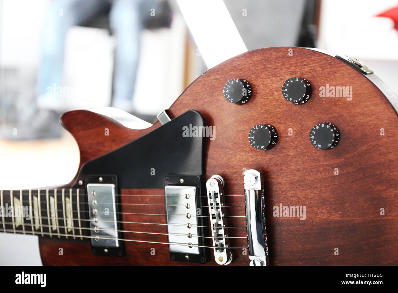 Brown electric guitar, close up Stock Photo - Alamy