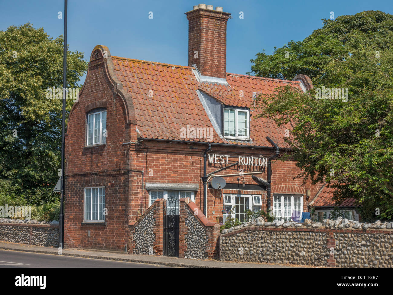 Old period building hi-res stock photography and images - Alamy