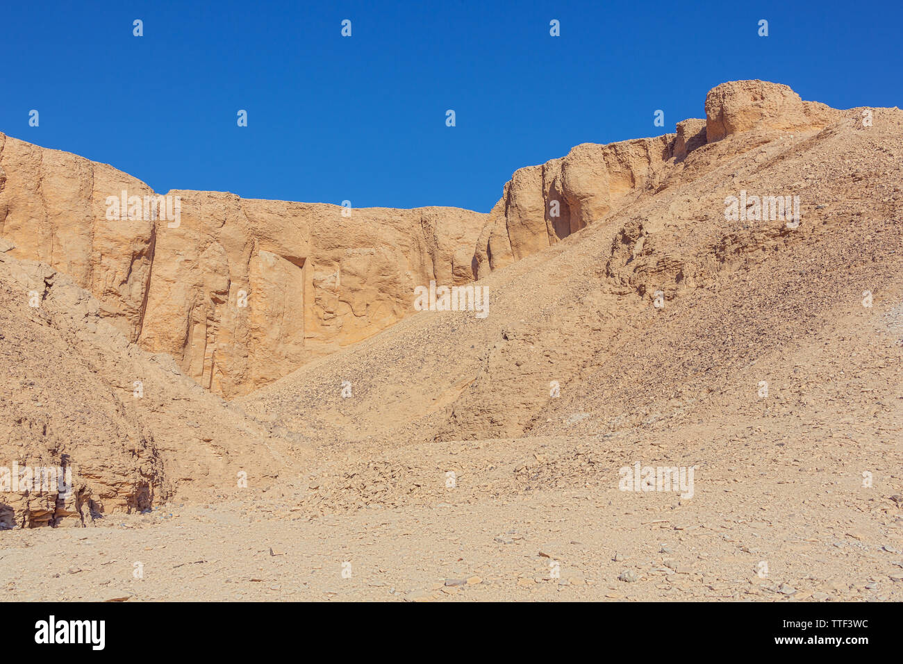 Arid mountains surrounding the Valley of the Kings near Luxor Stock ...