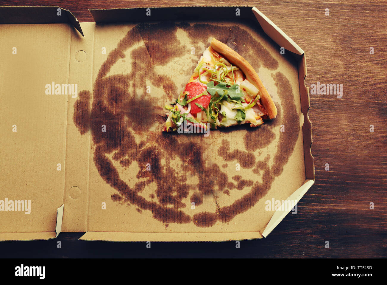 Piece of fresh pizza on cardboard background Stock Photo - Alamy