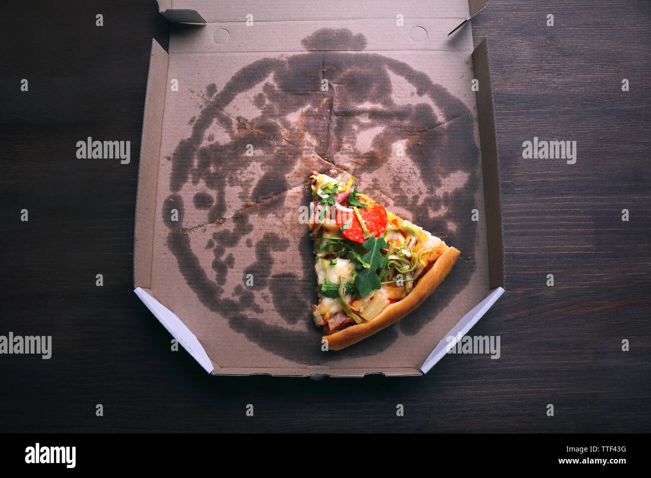 Piece of fresh pizza on cardboard background Stock Photo - Alamy