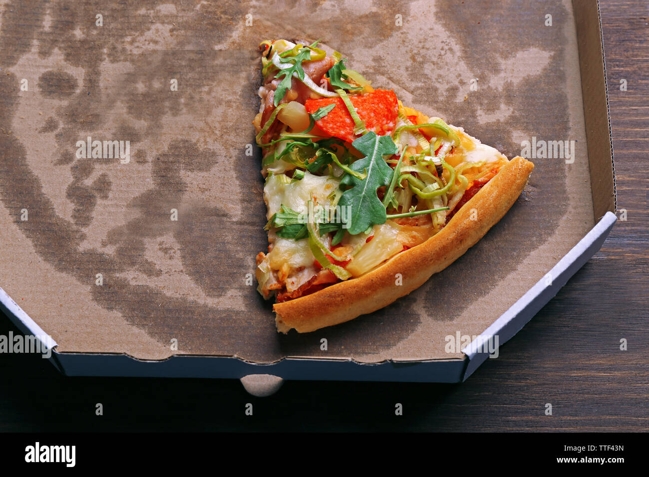 Piece of fresh pizza on cardboard background Stock Photo - Alamy