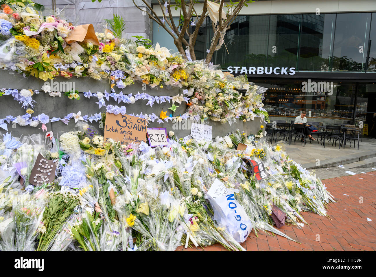 Hanging protest banner hi-res stock photography and images - Alamy