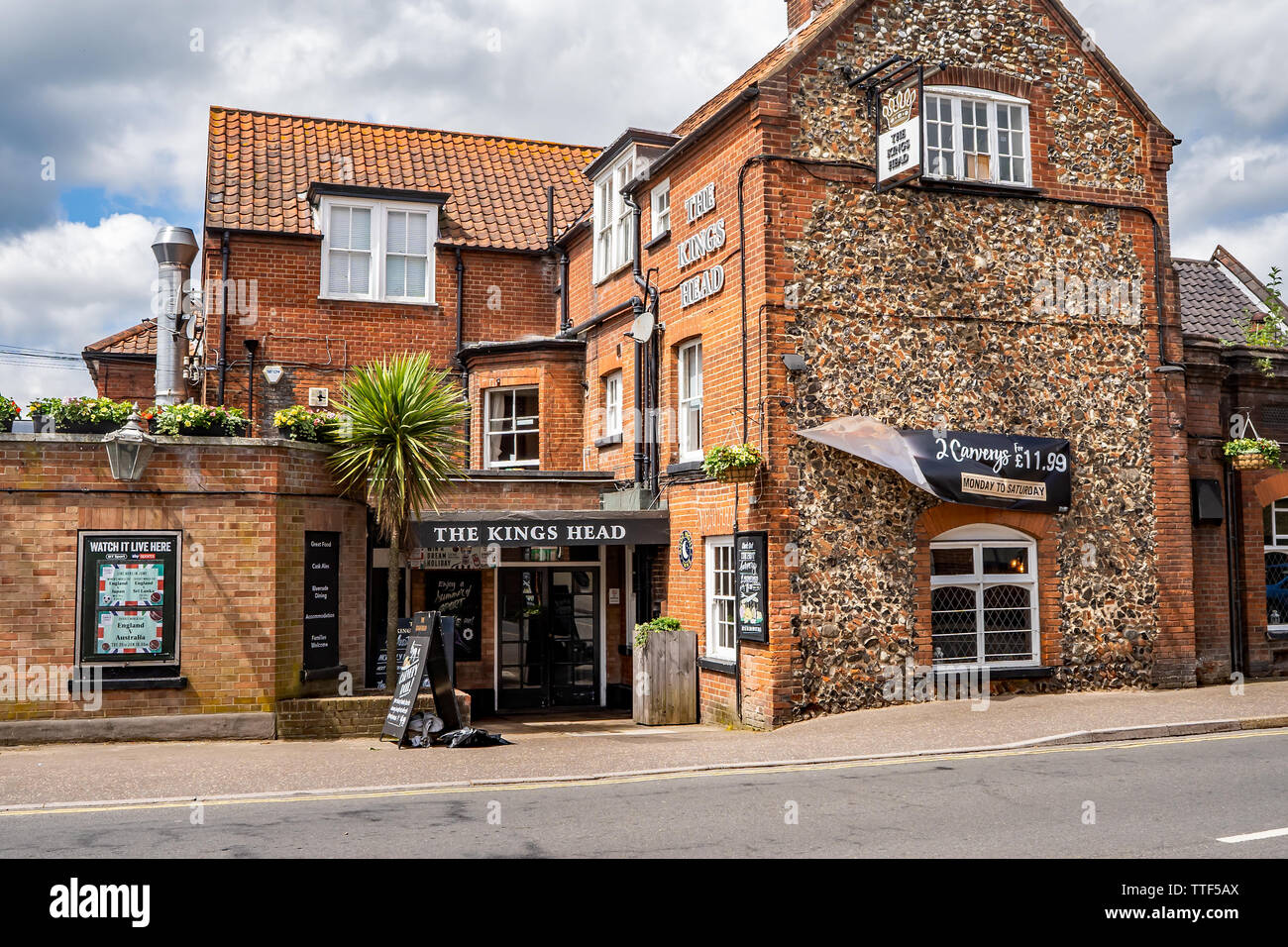 Norfolk Broads Pub High Resolution Stock Photography and Images - Alamy