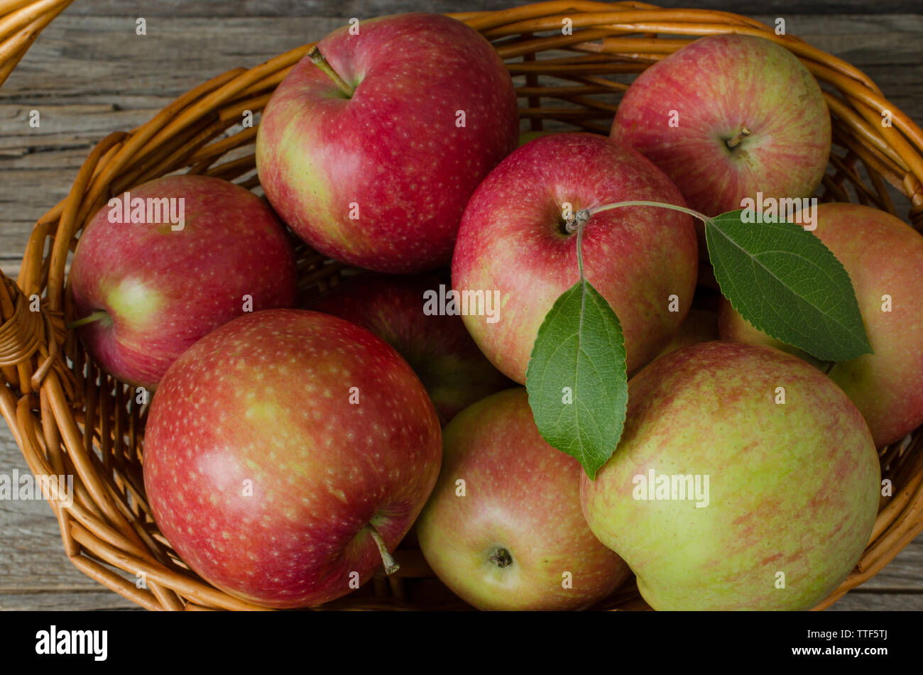 Red ripe apples in a basket closeup Stock Photo - Alamy