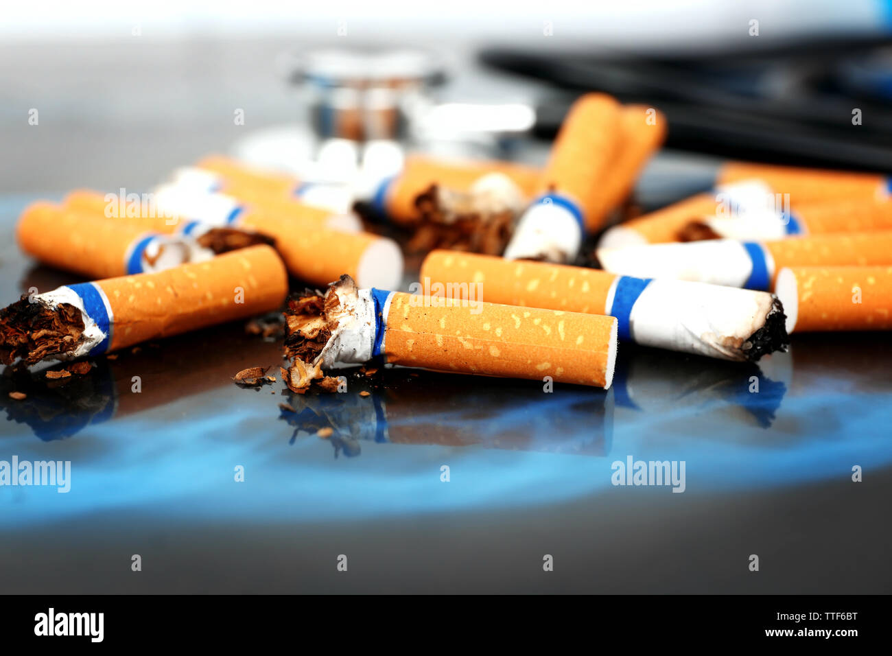 Cigarettes and stethoscope on x-ray lung, close up Stock Photo - Alamy