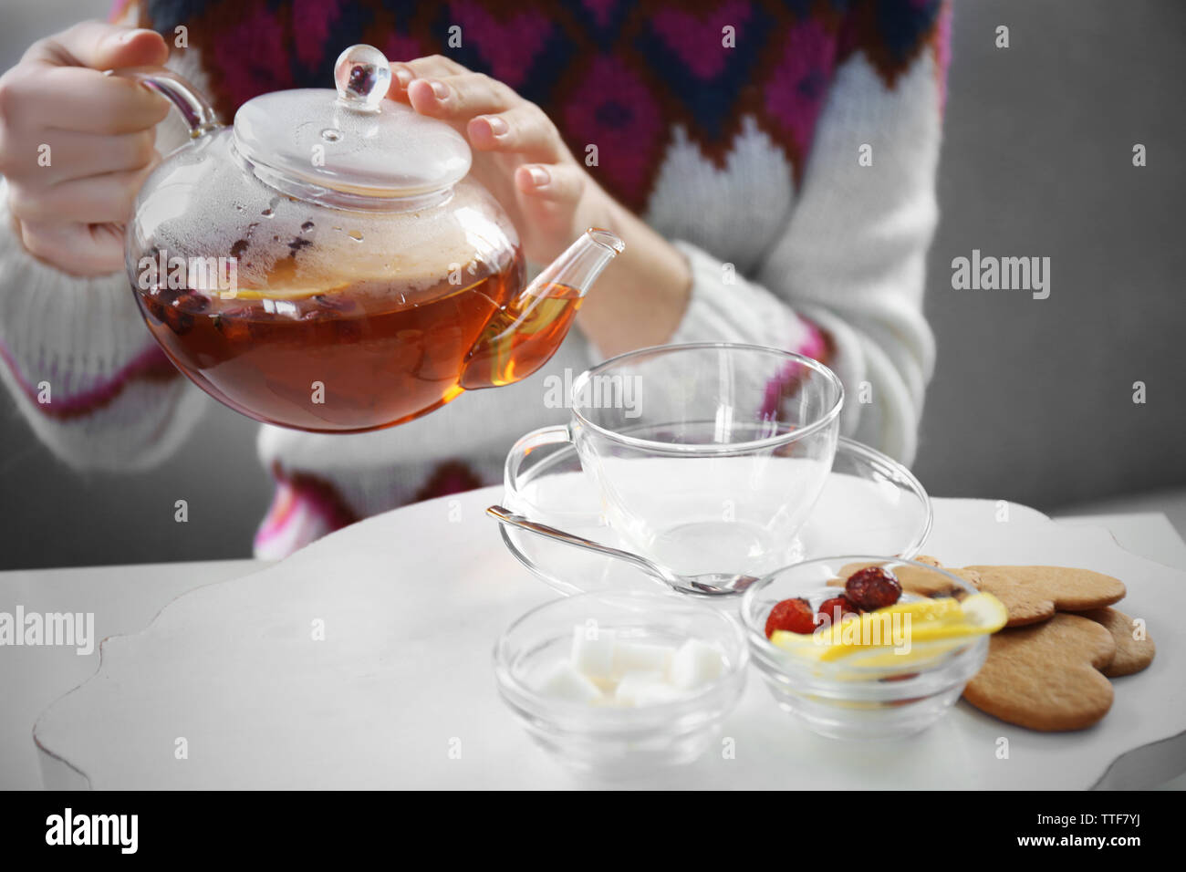 Woman pouring tea into the cup Stock Photo - Alamy
