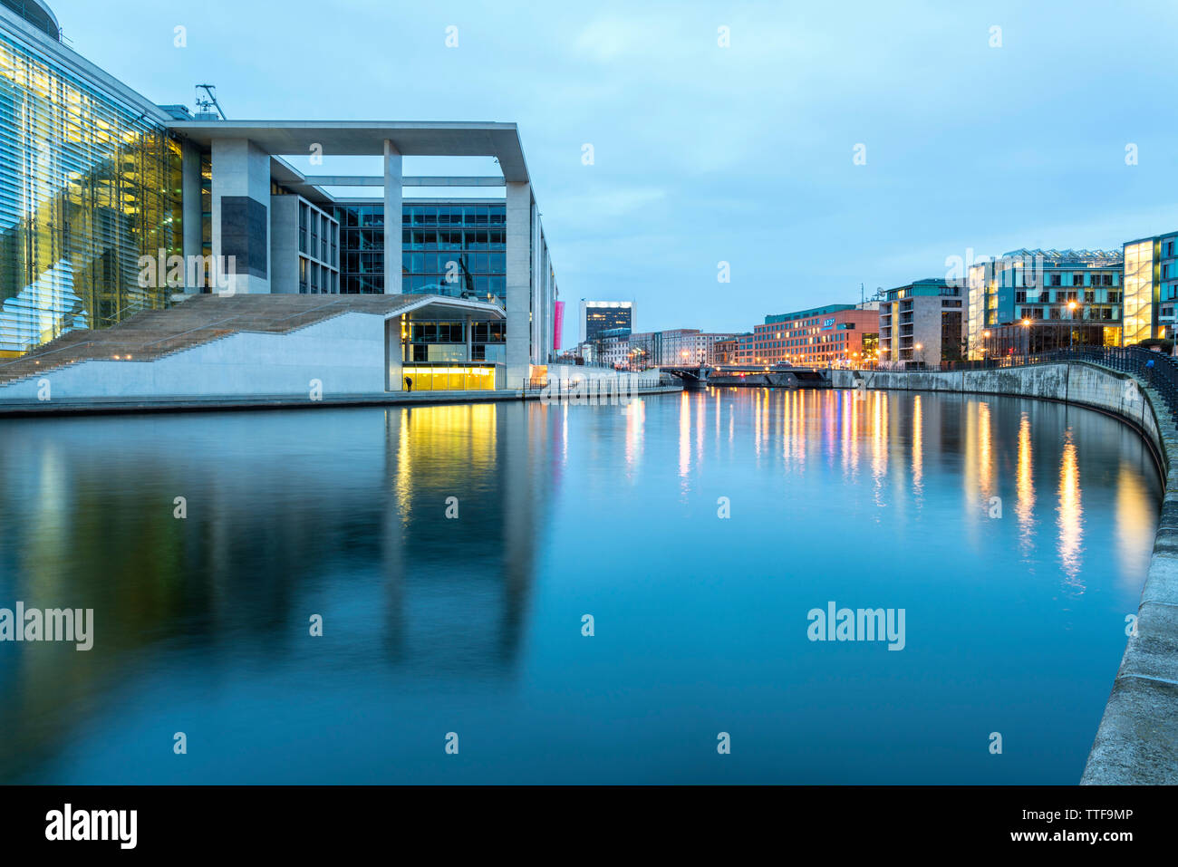Modern government buildings hi-res stock photography and images - Alamy