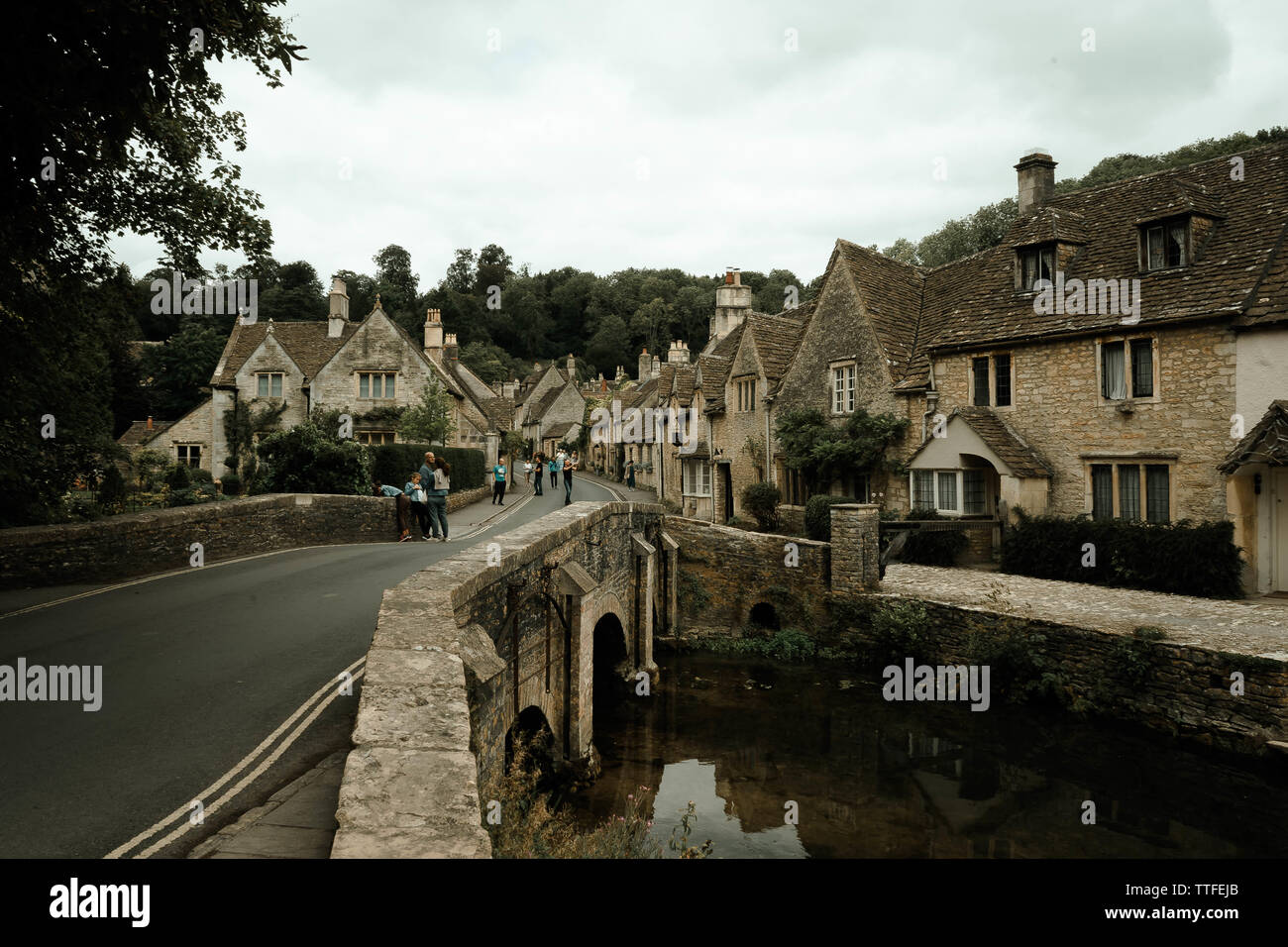 Old english villages hi-res stock photography and images - Alamy