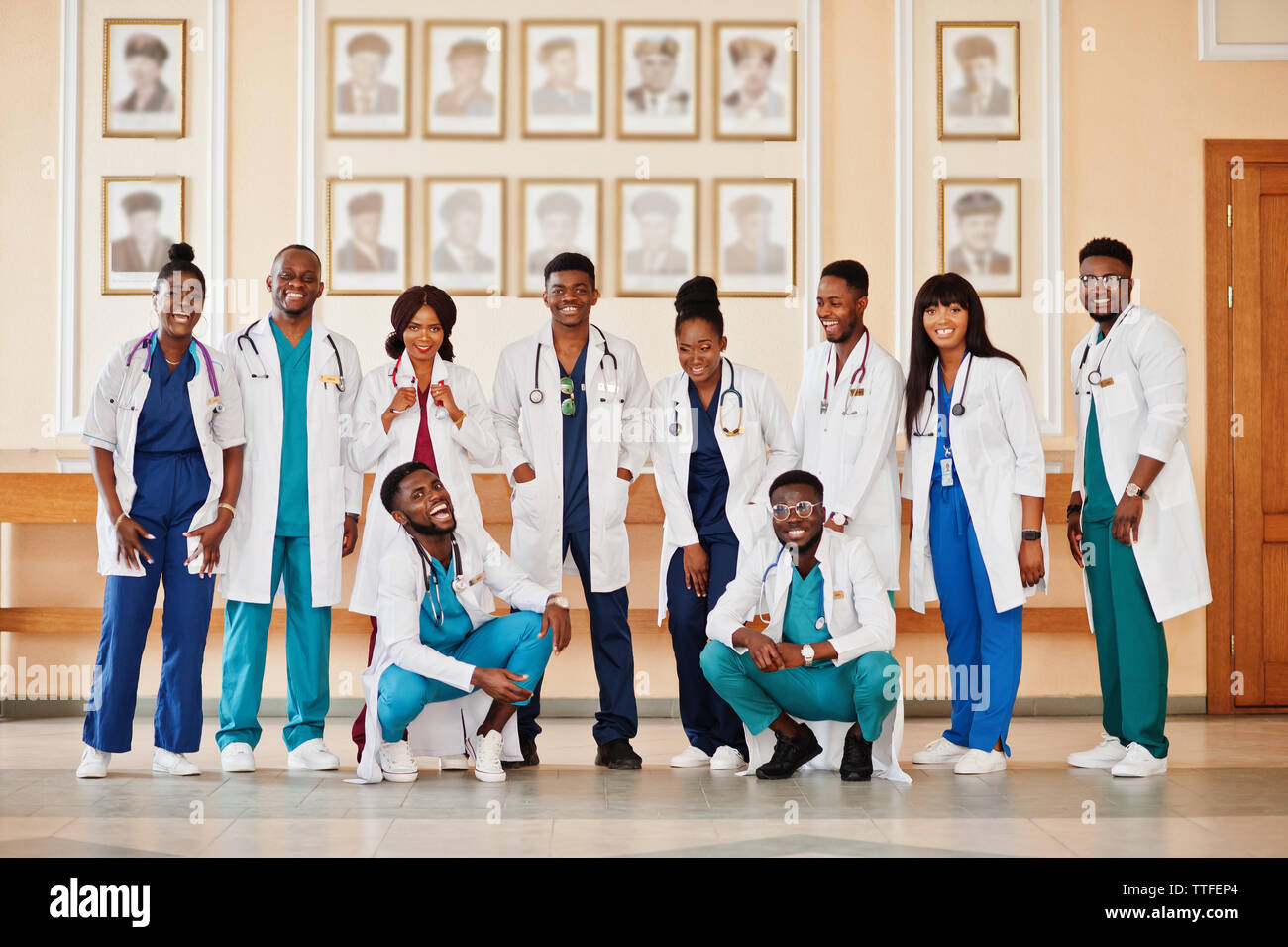 American college students in africa hi-res stock photography and images ...