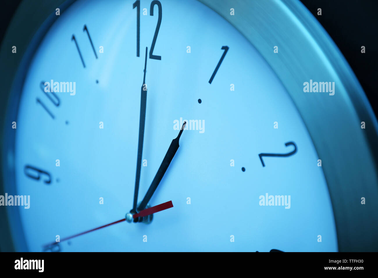 Blue wall clock hi-res stock photography and images - Alamy