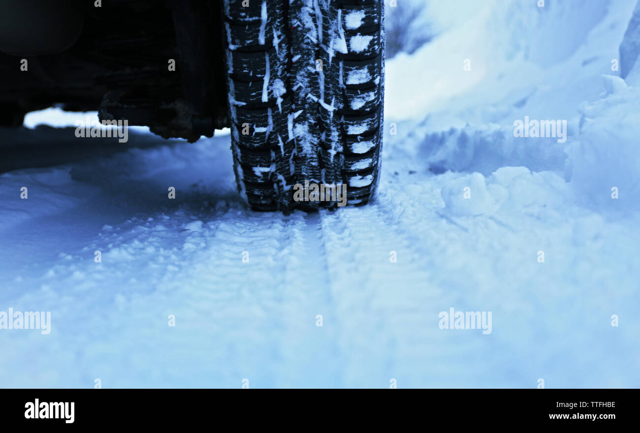Tires in snow hi-res stock photography and images - Alamy