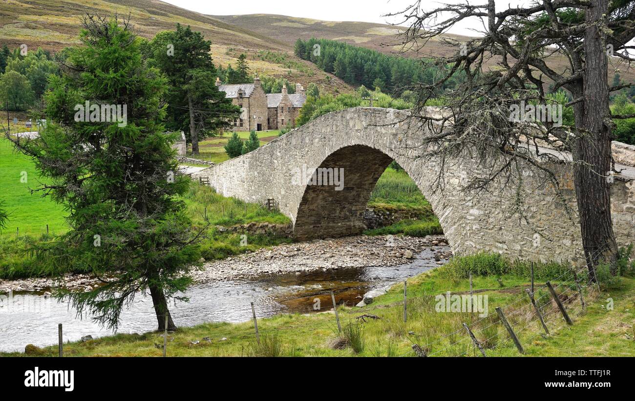 stone bridge in scotland Stock Photo - Alamy