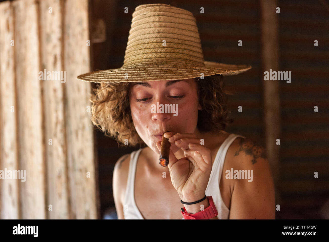 Western girl smoking a cuban cigar with a straw hat. ViÌ±ales, Cuba ...