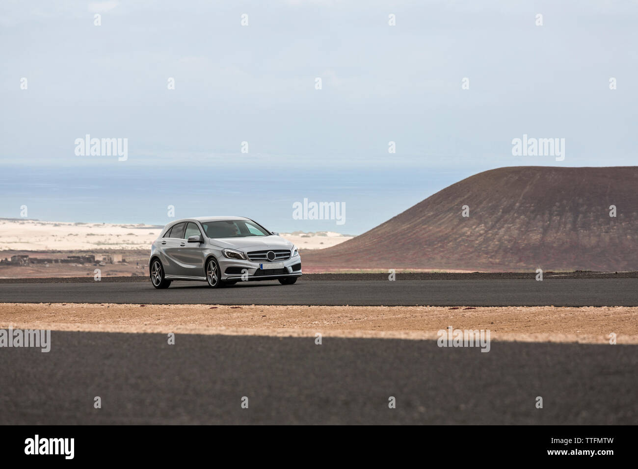 Car empty road hi-res stock photography and images - Alamy