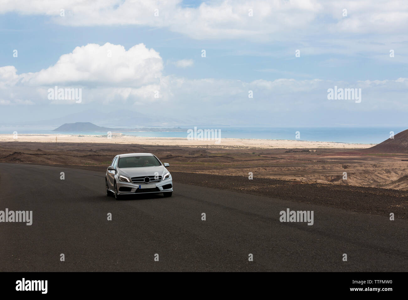 Car driving desert landscape hi-res stock photography and images - Alamy