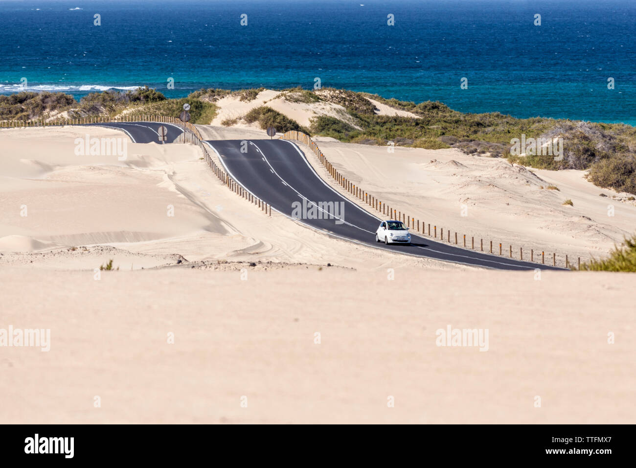 Car driving desert landscape hi-res stock photography and images - Alamy