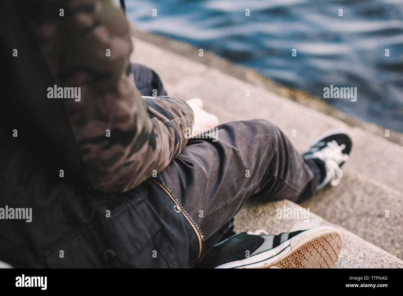 Old man sitting on steps hi-res stock photography and images - Alamy