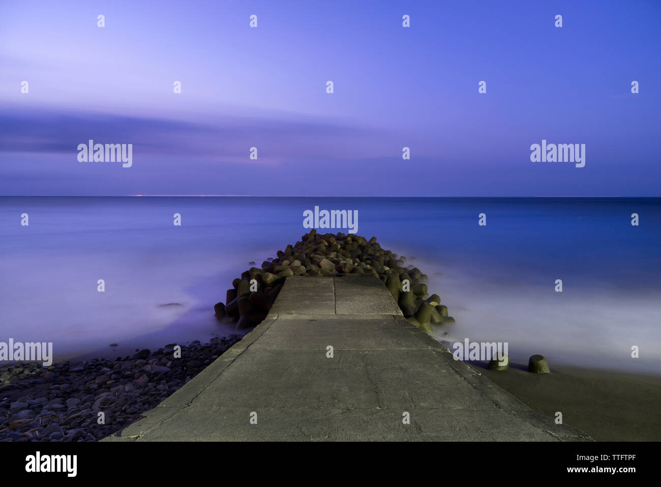 Sky pier hi-res stock photography and images - Alamy