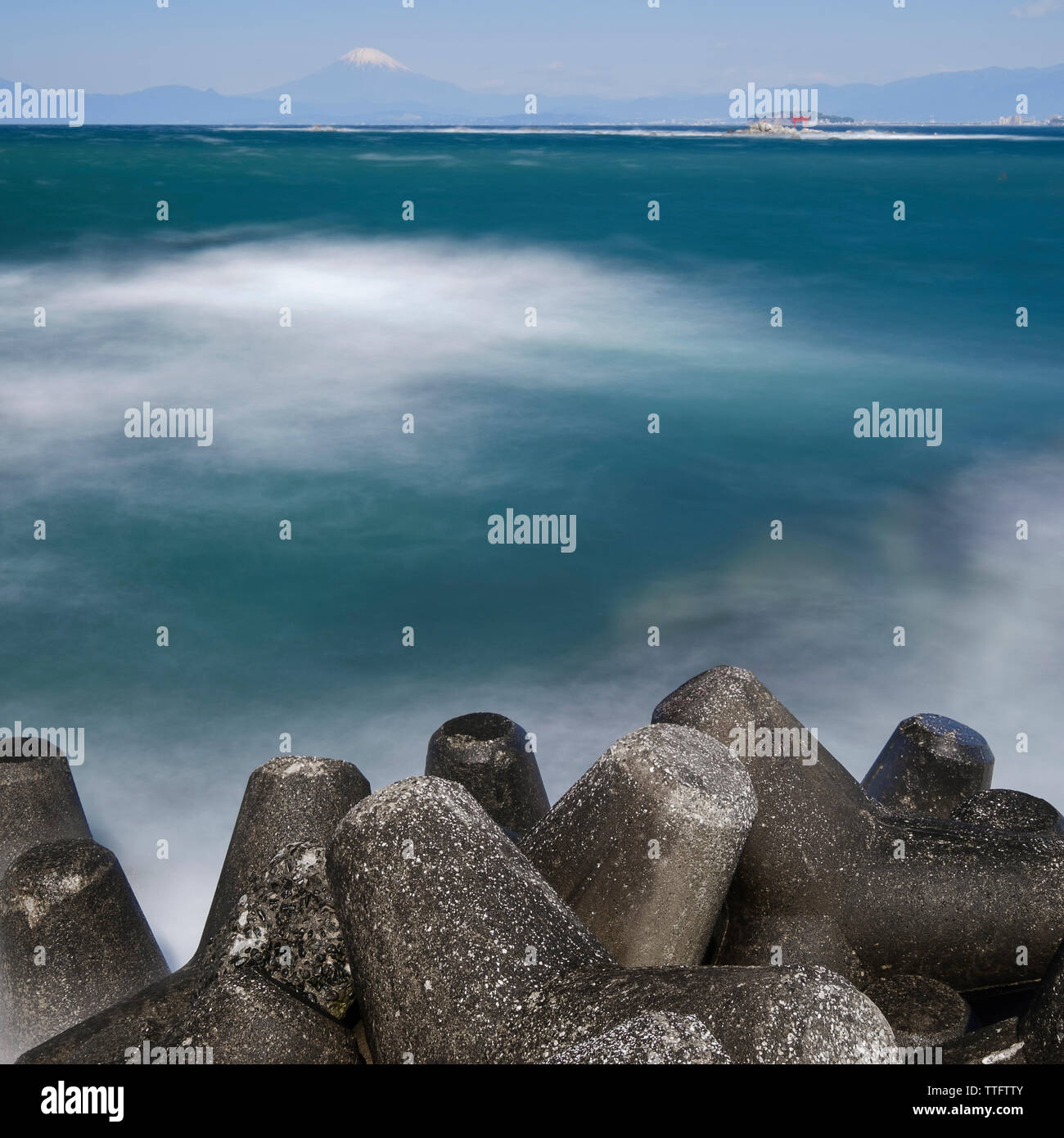 Rocks groynes hi-res stock photography and images - Alamy