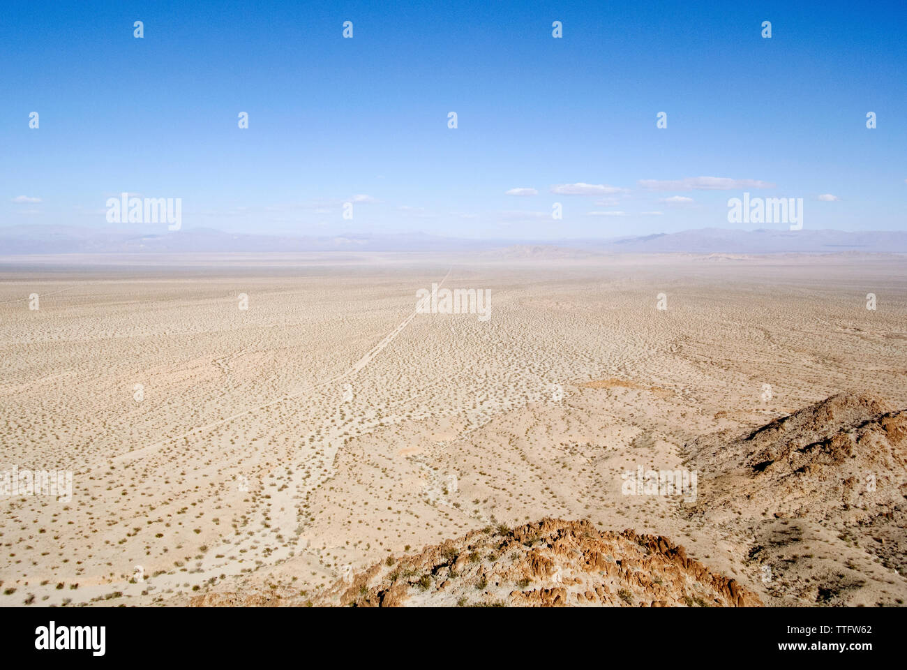 A barren desert landscape in the Mojave Stock Photo - Alamy