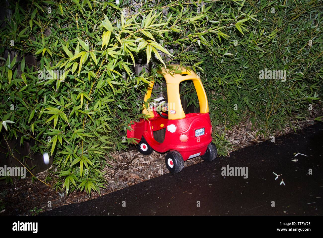 Abanonded car hi-res stock photography and images - Alamy