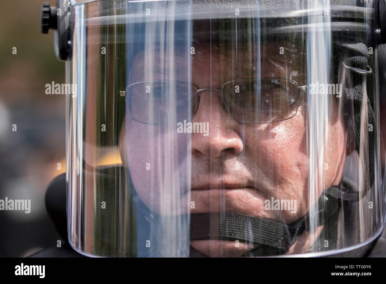 Police riot gear shield helmet hi-res stock photography and images - Alamy